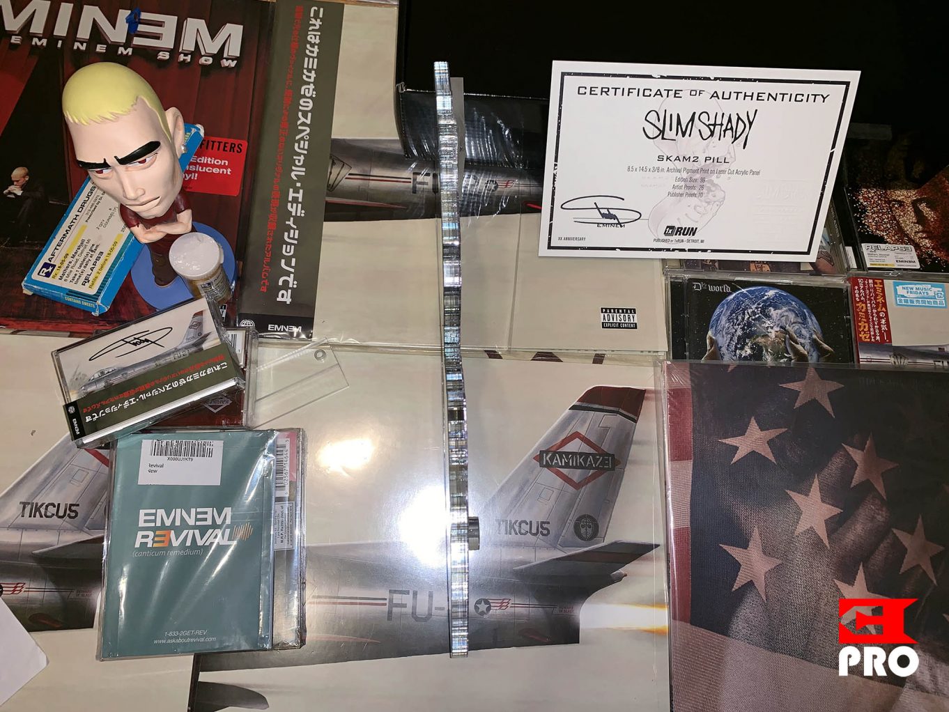 Unpacking: acrylic collectible “SKAM Pill” with Eminem’s autograph ...