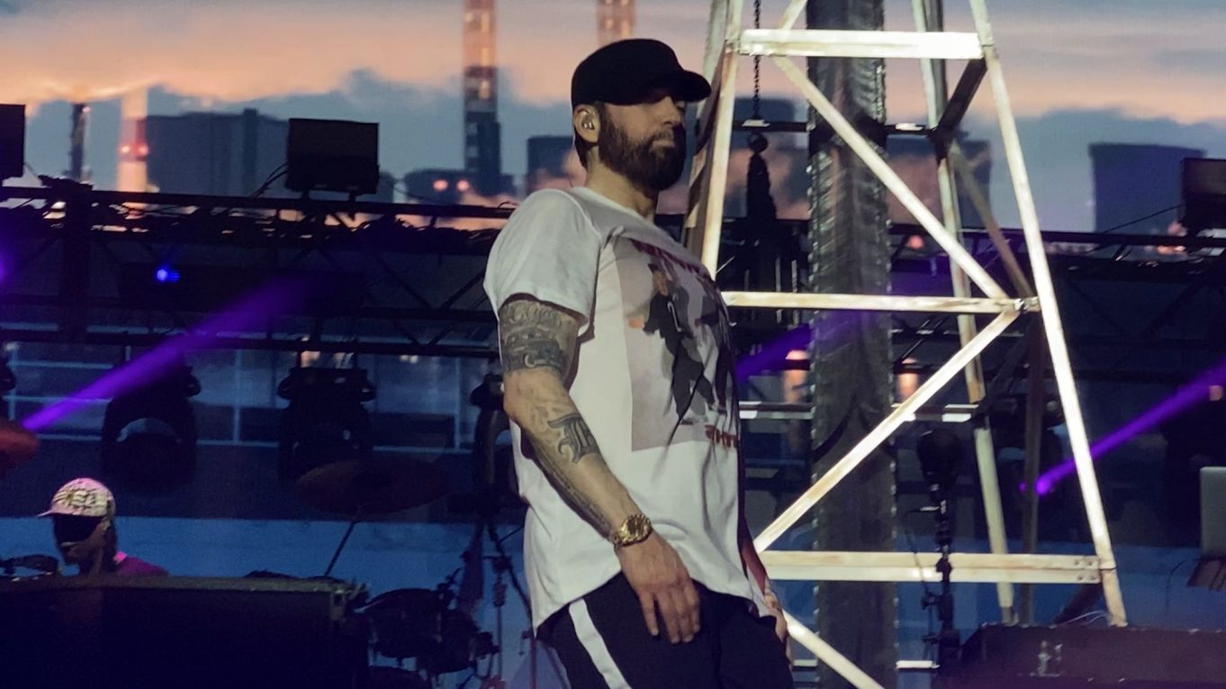Eminem – Square Dance (Abu Dhabi Live)