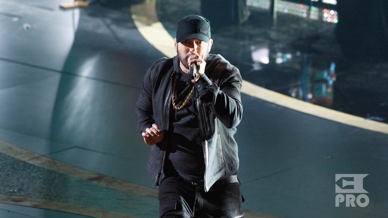 What Did Eminem Wear At The Oscars Stage?
