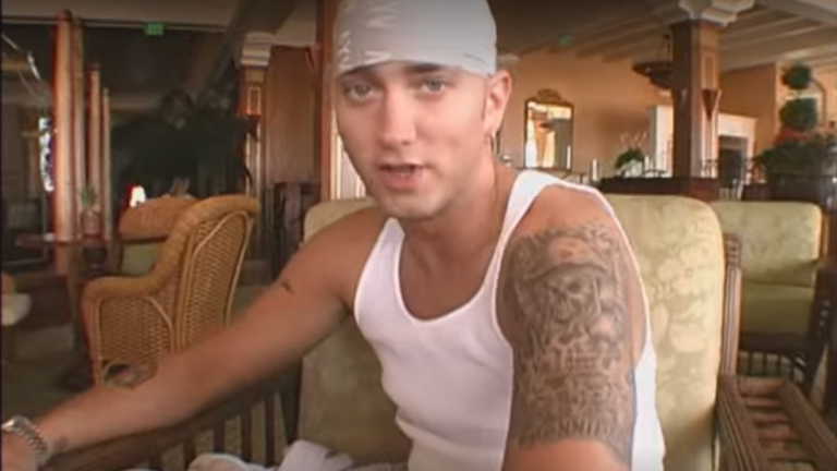 [Rare video] Eminem Strips For Fan