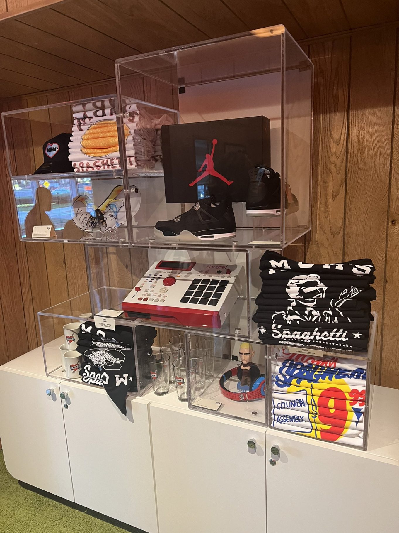 Virtual Tour Around The Trailer, Store for Eminem Fans | Eminem.Pro ...