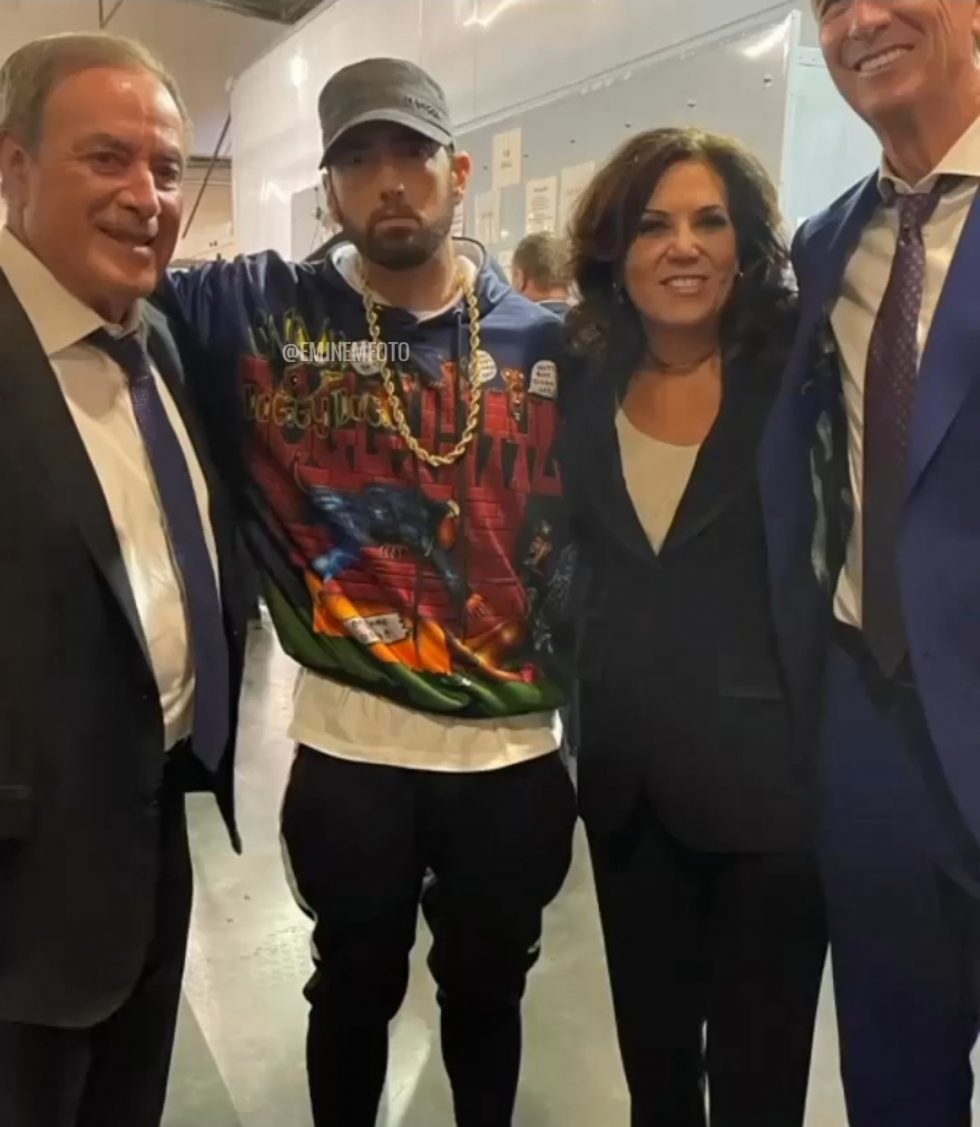 Eminem Backstage: Pictures From SoFi Stadium with Fans and Celebrities ...