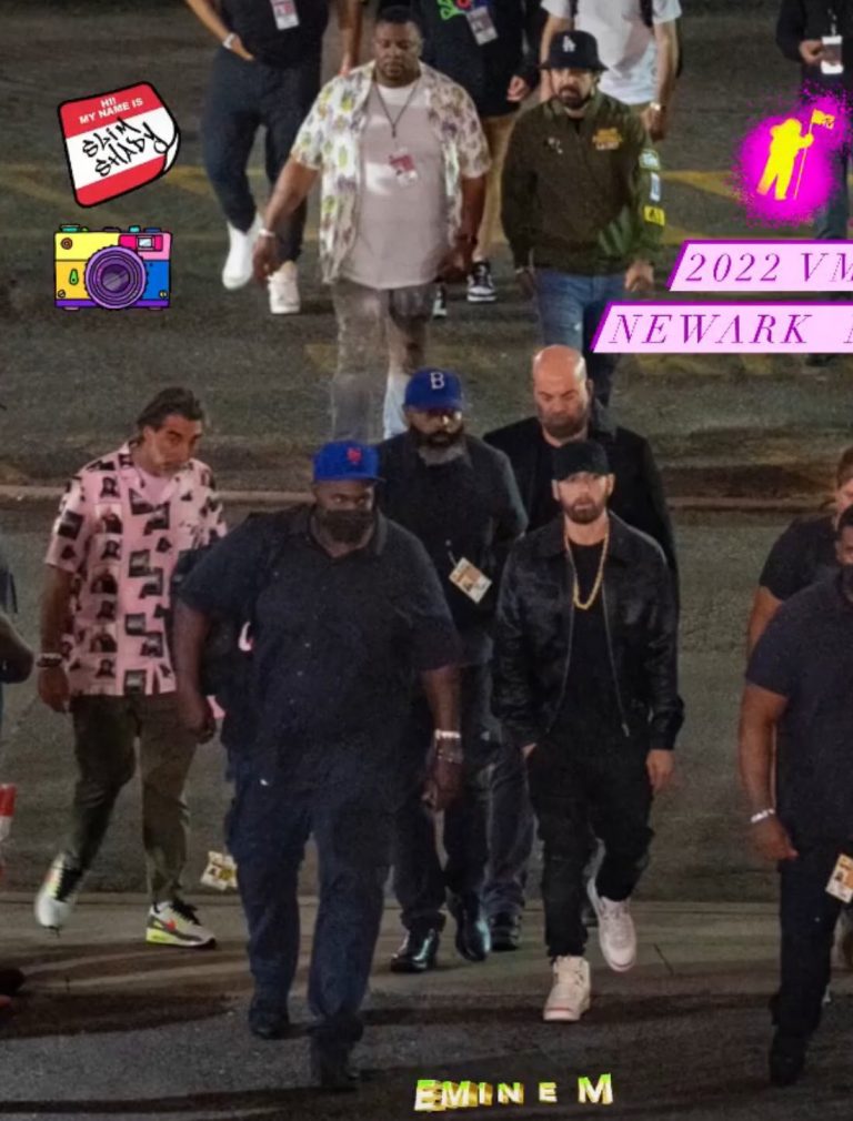 Eminem at 2022 MTV VMA: Backstage Photos and Footage