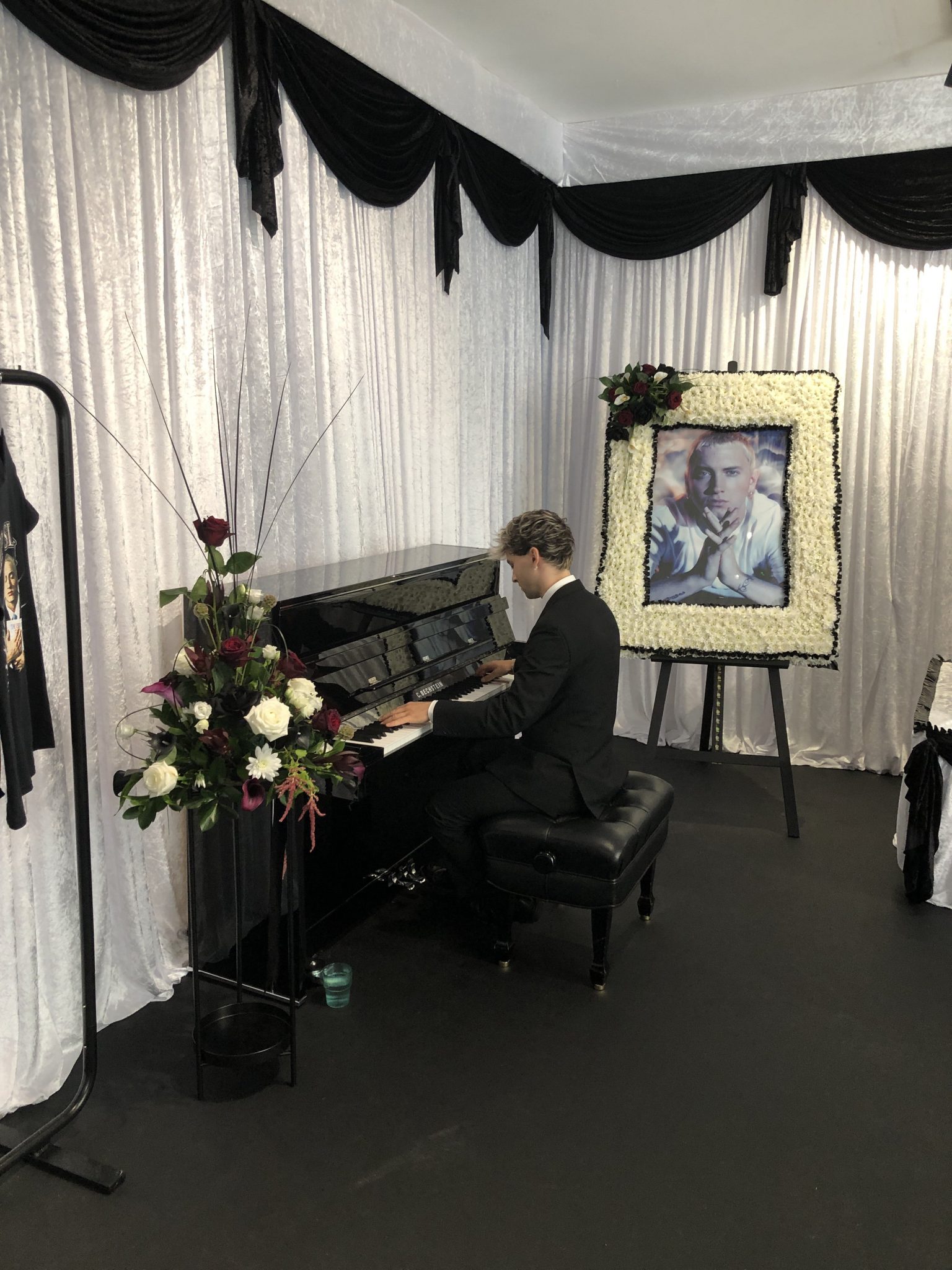 Eminem Attended Slim Shady’s Funeral in London, Taking Pictures With ...