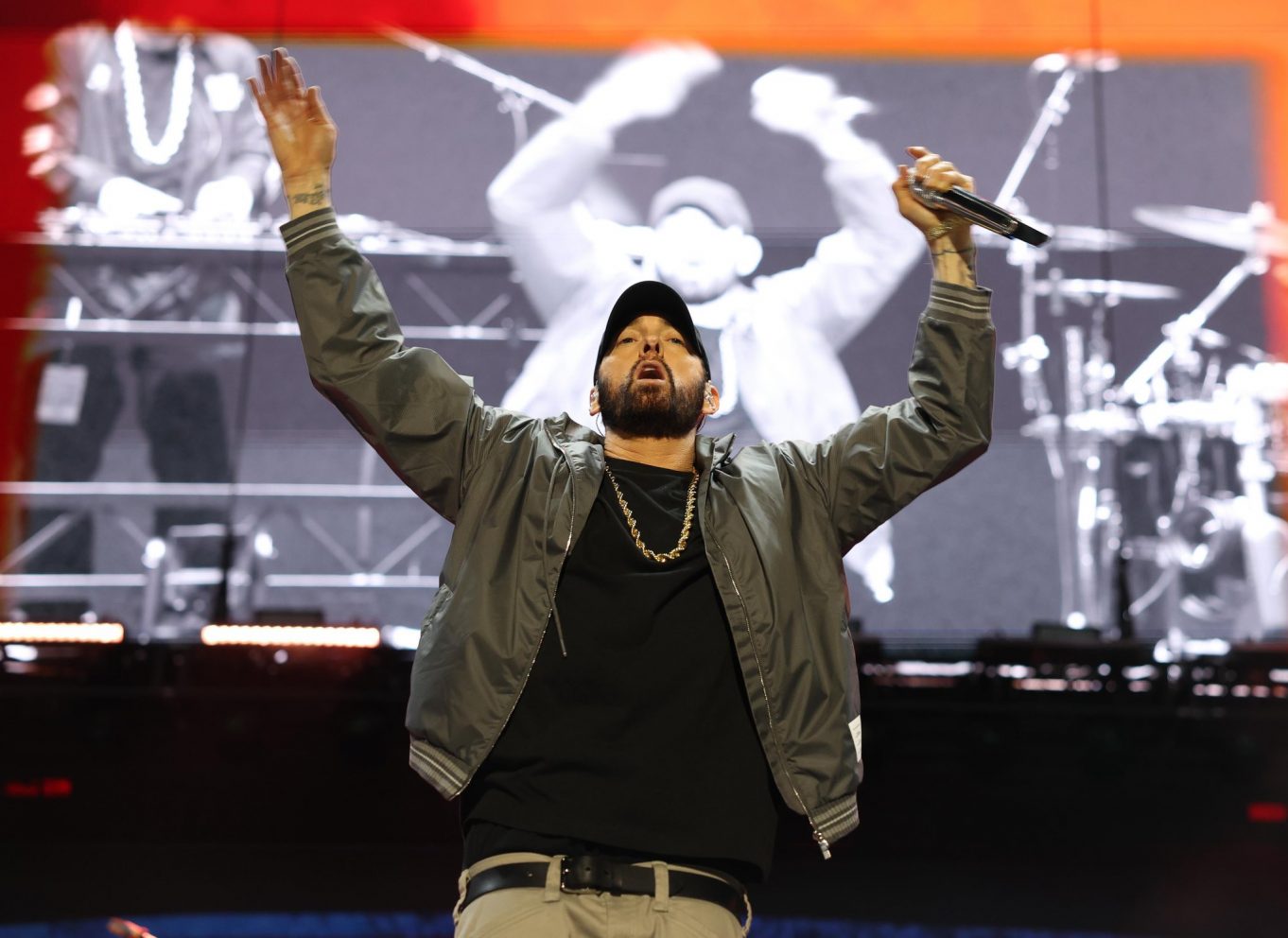 Photo Gallery: Eminem Performing in Los Angeles at the Crawford vs ...