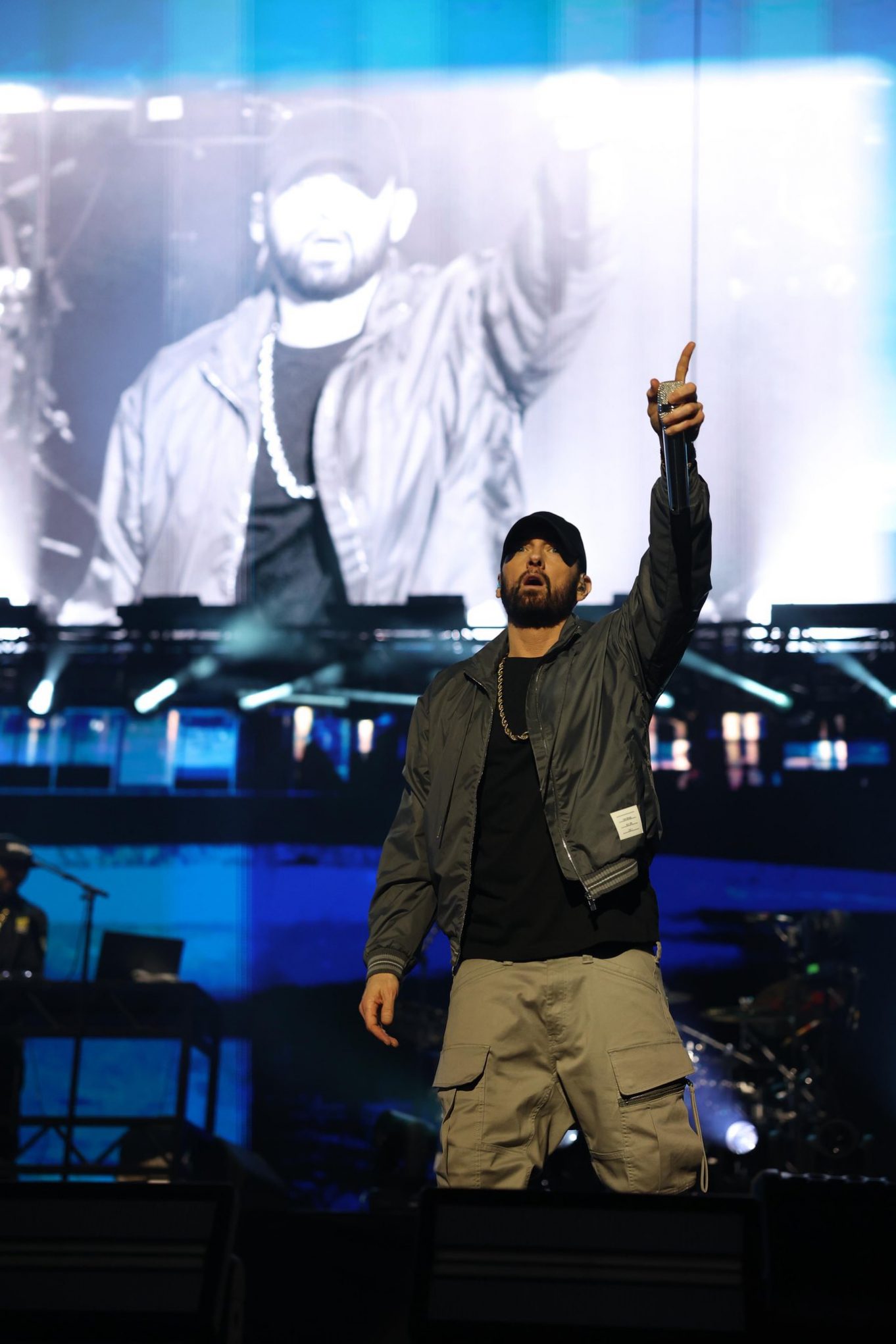 Photo Gallery: Eminem Performing in Los Angeles at the Crawford vs ...