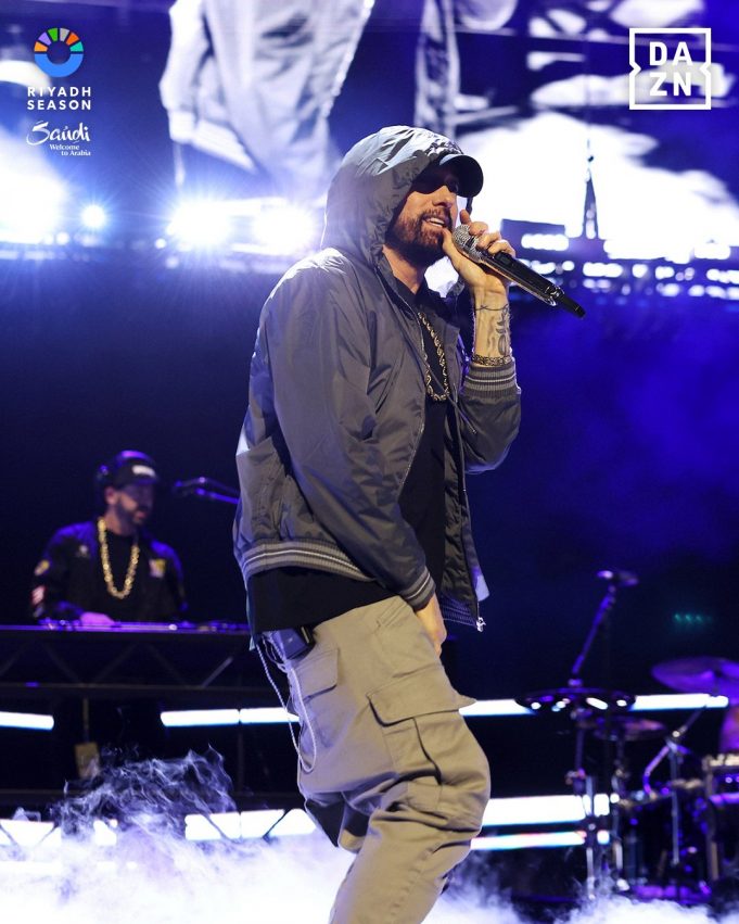 Photo Gallery: Eminem Performing in Los Angeles at the Crawford vs ...