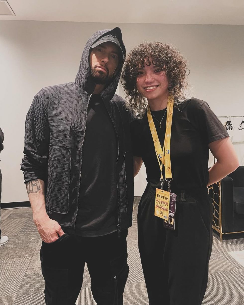 Backstage Photos: Eminem Takes Pictures With His Excited Fans and With ...